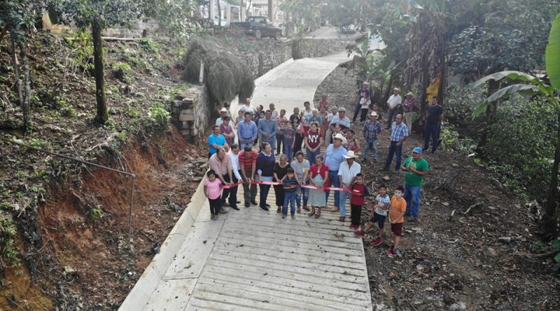 INAUGURAN PAVIMENTACIÓN HIDRÁULICA EN EL CHALAHUITE PISAFLORES | http ...
