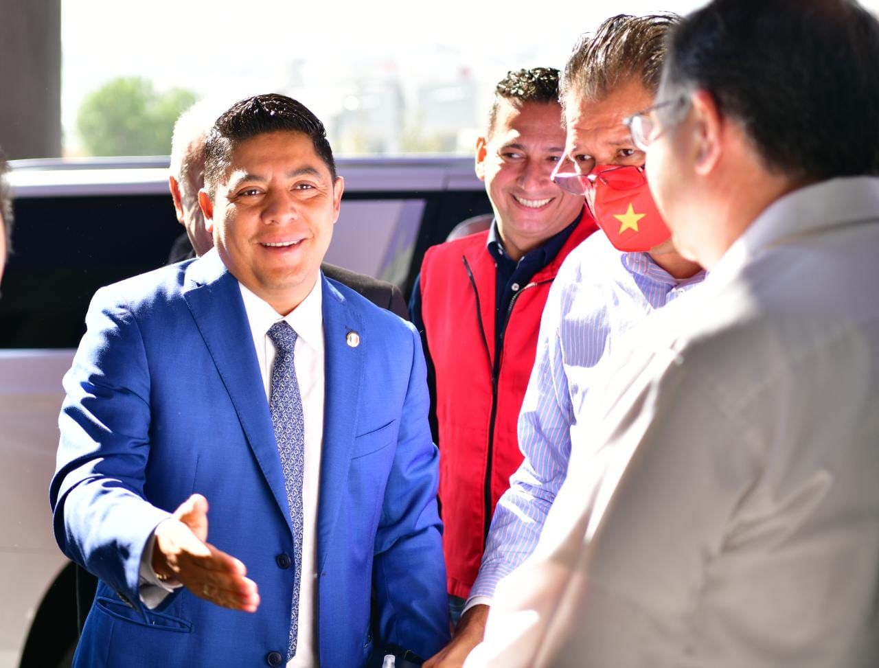 PREPARA GOBIERNO DEL CAMBIO PROPUESTA PARA ESTABLECER OCHO MIL PESOS DE ...